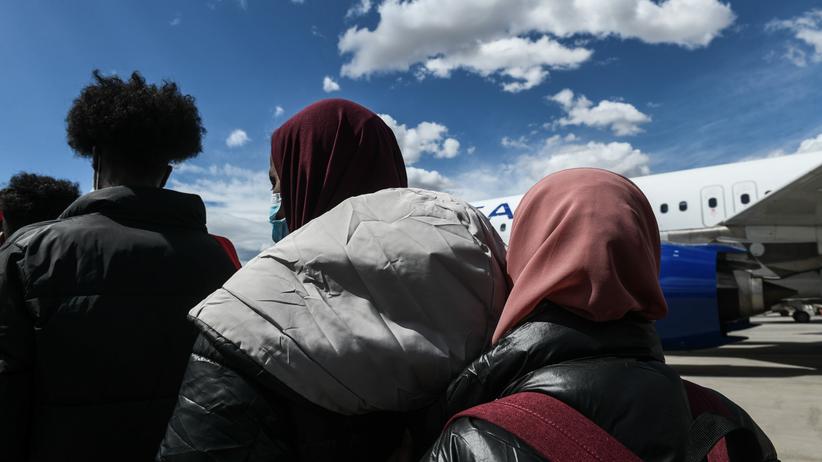 Flüchtlingspolitik: Pro Asyl kritisiert Pläne für Asylverfahren an den ...