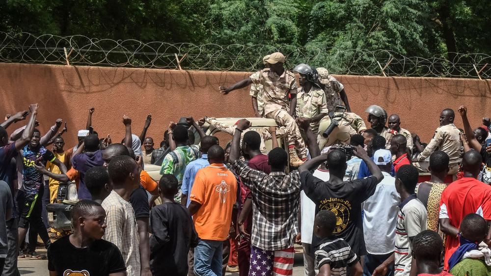 Putsch in Niger: Militärjunta in Niger beruft neuen Chef der ...