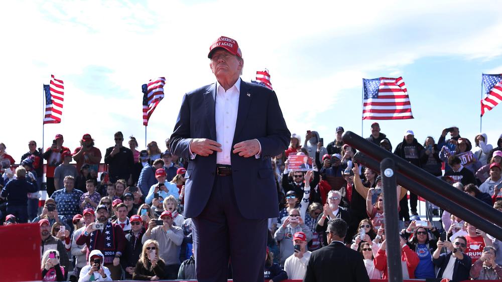 US-Wahlkampf: Donald Trump warnt bei Wahlniederlage vor "Blutbad" | DIE ...