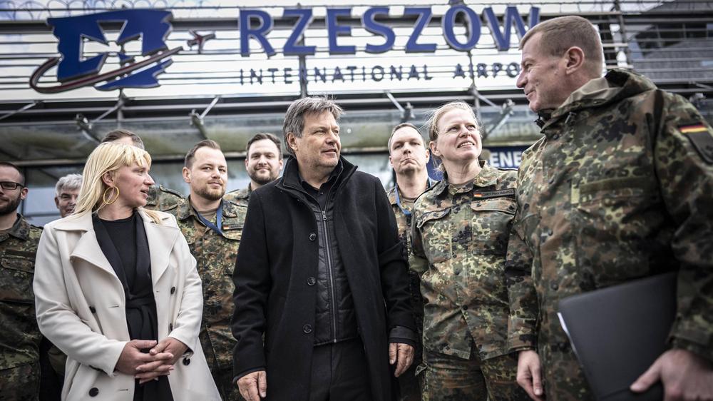 Robert Habeck in der Ukraine: Er bleibt ihr treu | DIE ZEIT