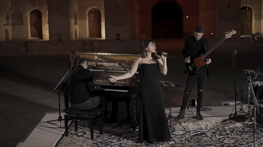 Iran: Iranische Sängerin Parastoo nach Konzert ohne Kopftuch verhaftet | DIE ZEIT