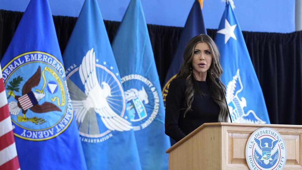 Wahlsicherheit: US-Heimatschutz beurlaubt für Wahlsicherheit zuständige ...