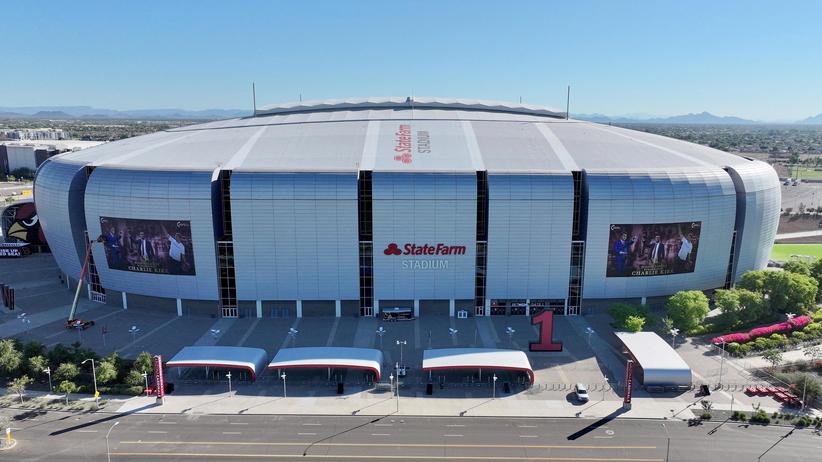 Gedenken an Charlie Kirk: Strenge Sicherheitsvorkehrungen bei Kirk ...