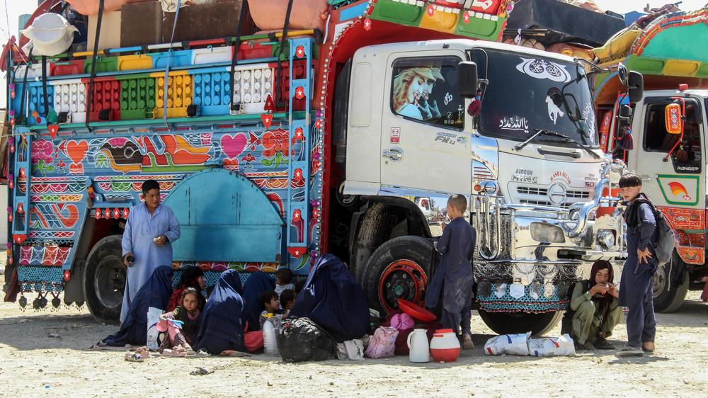 Asylpolitik: Pakistan schiebt erneut Afghanen mit Aufnahmezusage ab | DIE ZEIT