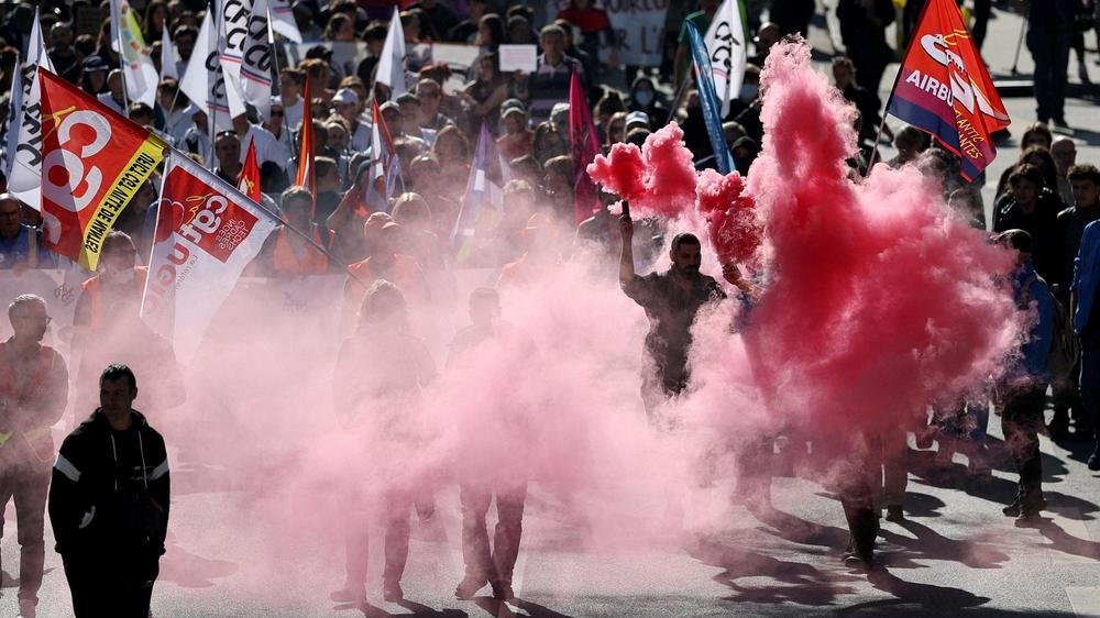 Haushaltskrise in Frankreich: Erneut Proteste gegen Sparmaßnahmen in ...