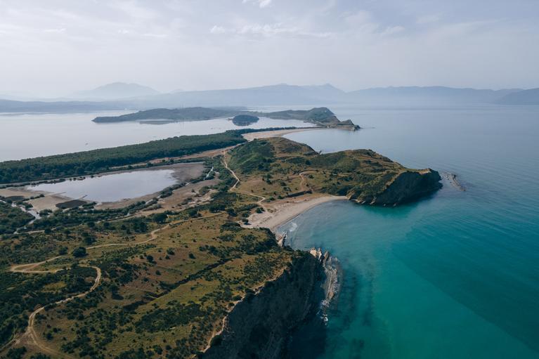 Luxusresort in Albanien: Albaniens Flamingos gegen Jared Kushners ...