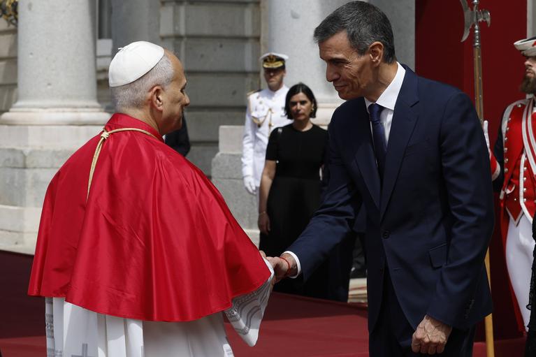 Papst Leo XIV. in Spanien: Sánchez und der Papst sind das pazifistische ...