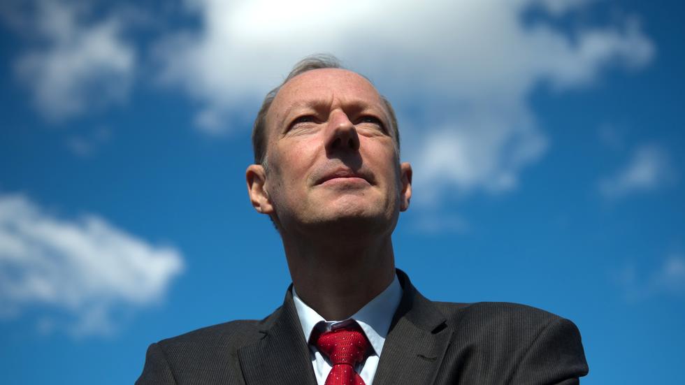 Martin Sonneborn: "Wir wollen eine Mauer um die Schweiz bauen" | ZEIT ...