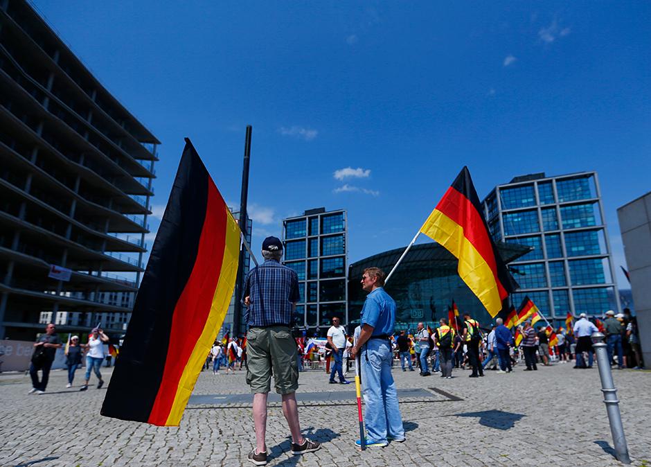 AfD-Demonstration: AfD mobilisiert 5.000 Menschen – Gegenprotest ...