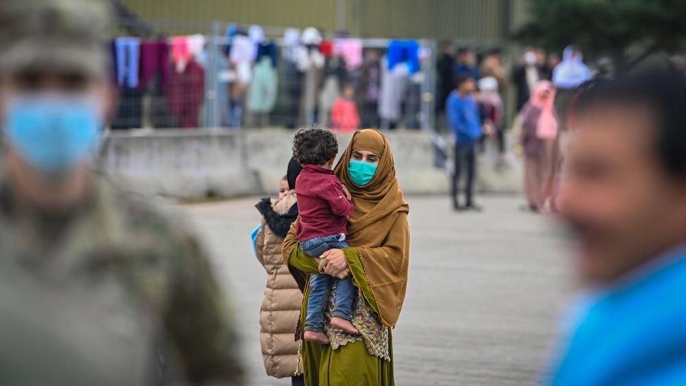 Humanitäres Aufnahmeprogramm: Deutschland will monatlich 1.000 Afghanen Schutz bieten | DIE ZEIT