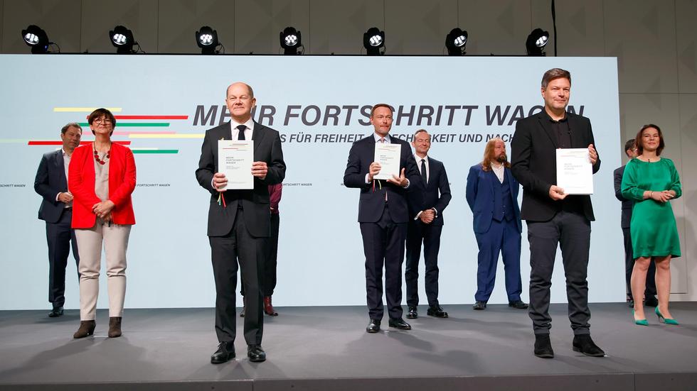 Bundesregierung: Olaf Scholz zieht positive Zwischenbilanz zu Ampel ...