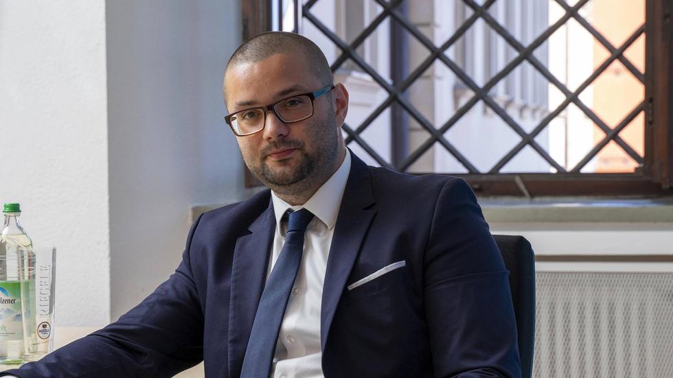 Andreas Jurca: Wohnungsdurchsuchungen nach mutmaßlichem Angriff auf AfD ...