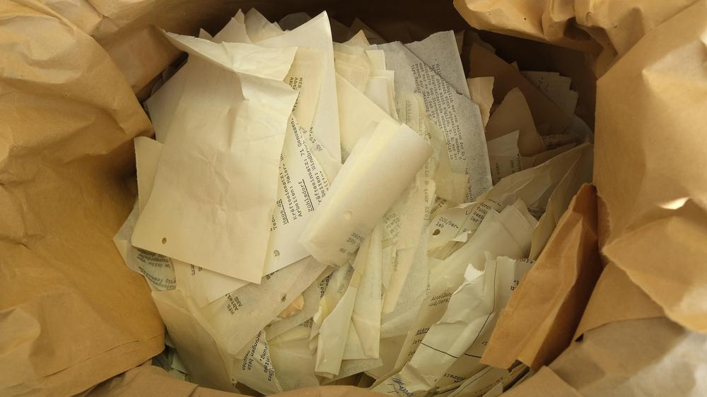 Stasi-Unterlagen-Archiv: Bundesarchiv warnt vor Verlusten bei Stasi ...