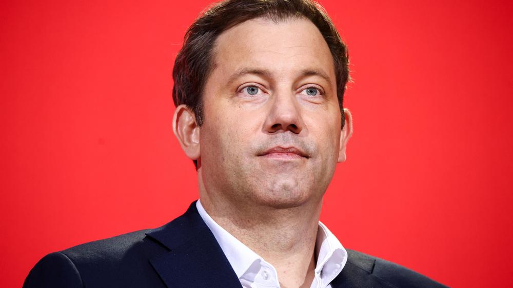 Bundestagswahlkampf: Klingbeil zieht in Asylpolitik "rote Linie" für Koalition mit Union | DIE ZEIT