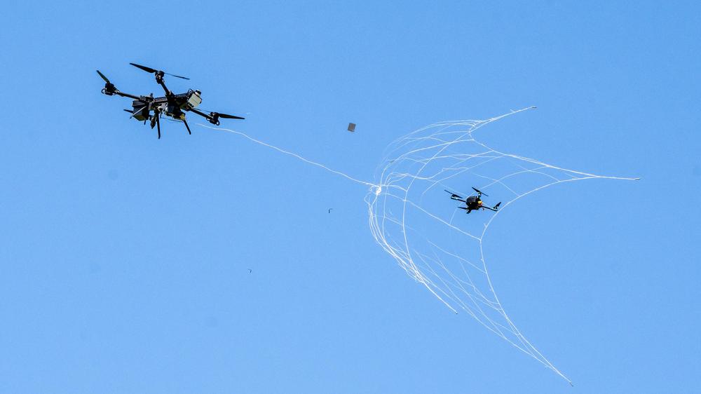 KI-gestützte Plattform: Deutsche Flugsicherung plant bundesweites ...