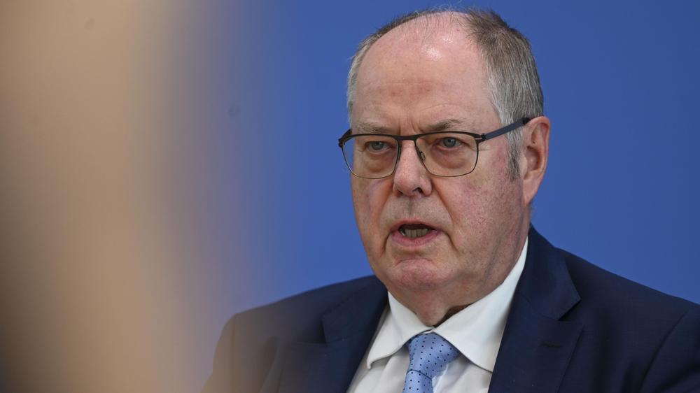 Rechtspopulismus: Steinbrück will AfD mit roten Linien ...