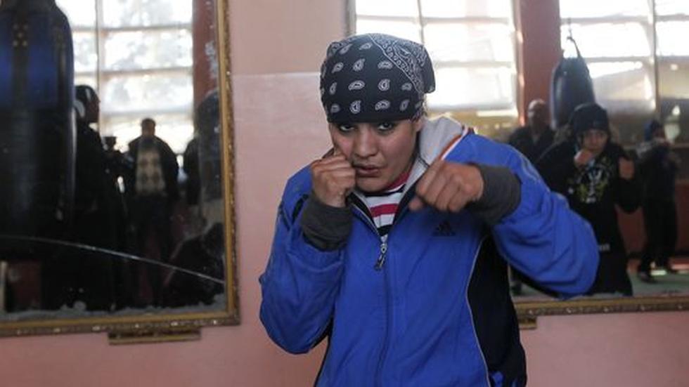 Afghanische Olympionikin: Mit Boxhandschuhen gegen die Taliban | ZEIT ...
