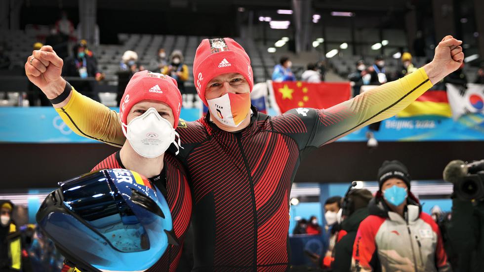 Olympia: Deutsche holen Gold, Silber und Bronze im Zweier-Bob | ZEIT ONLINE