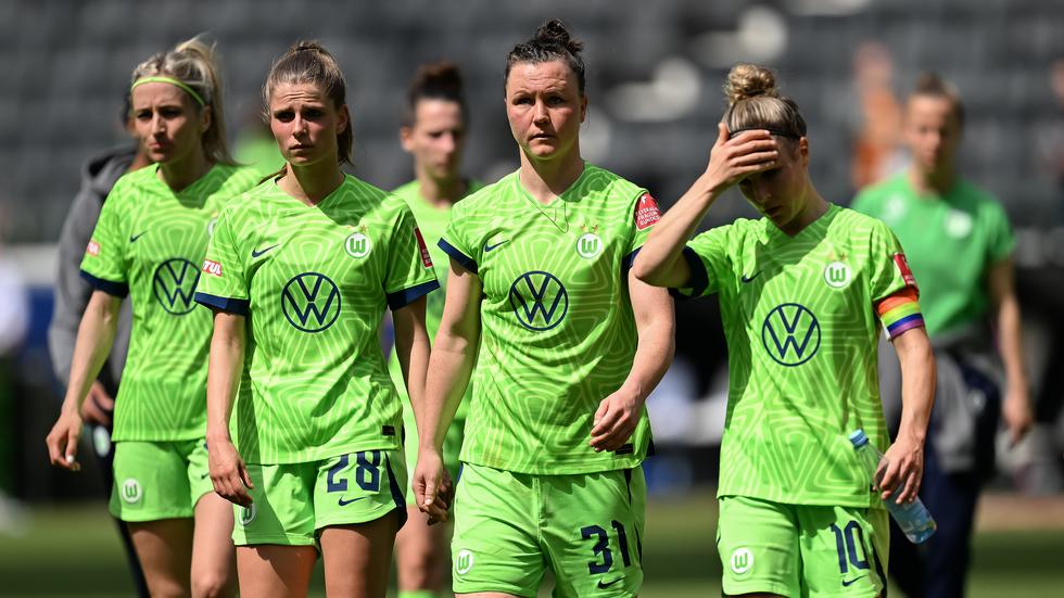 Fußballbundesliga: Frauen des VfL Wolfsburg müssen Titel abschreiben | ZEIT ONLINE