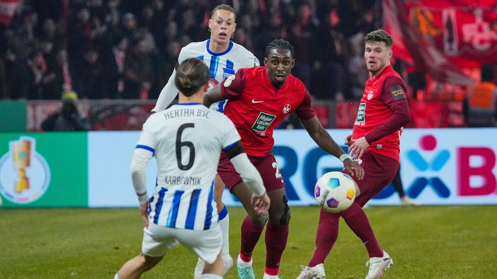 DFB-Pokal: Kaiserslautern steht nach Sieg gegen Hertha in Berlin im Halbfinale | ZEIT ONLINE