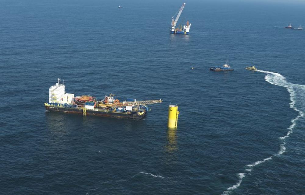 Fotostrecke Alpha Ventus: Zwölf Windgiganten am Netz | DIE ZEIT
