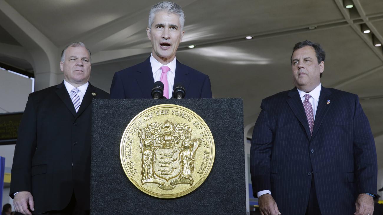 Luftverkehr: Chef von United Airlines tritt überraschend zurück | ZEIT ...