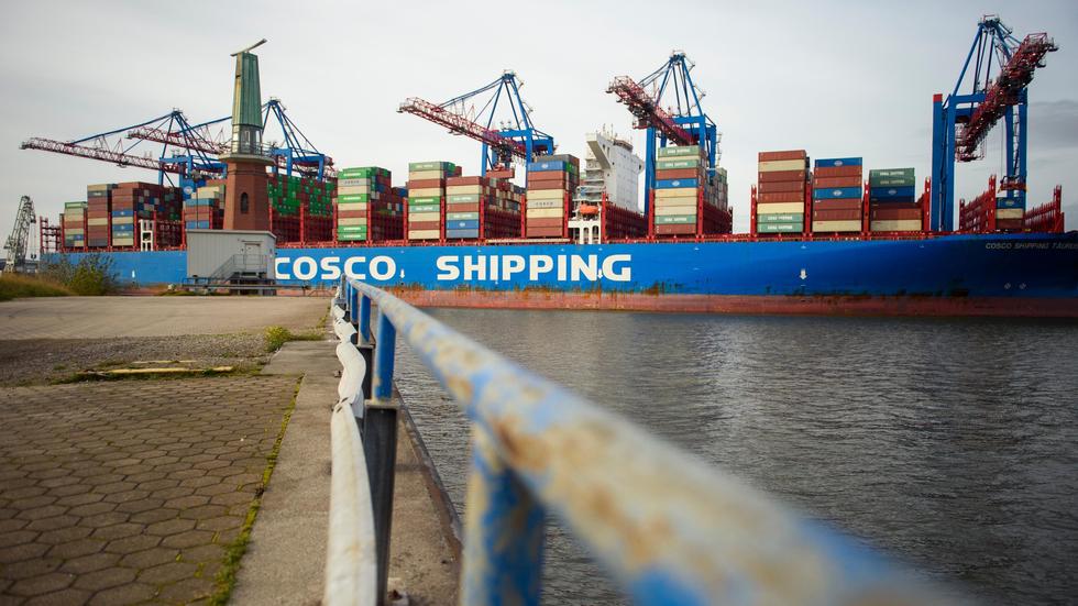 Bundesregierung: Cosco darf in Container-Terminal im Hamburger Hafen einsteigen | ZEIT ONLINE