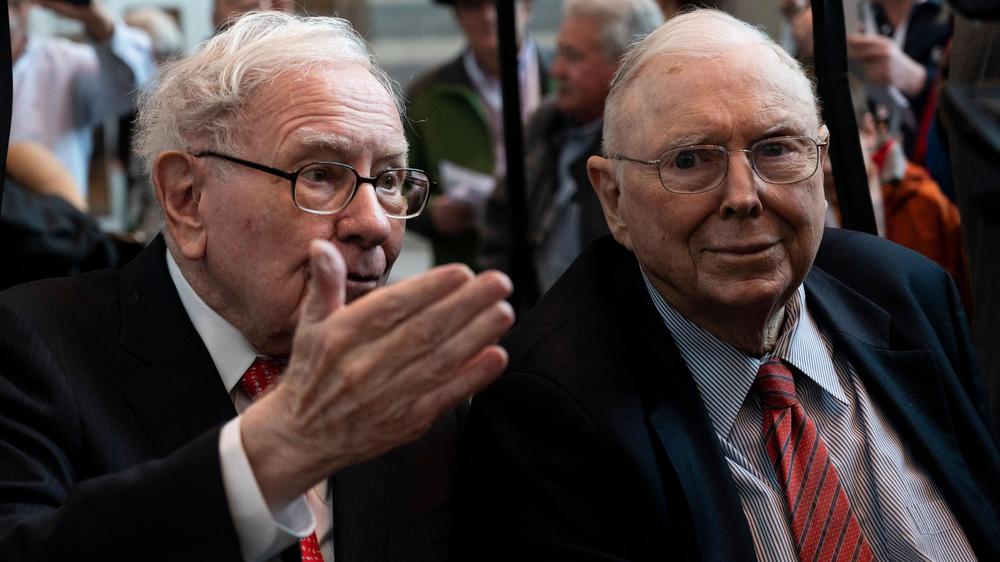 Charlie Munger: Langjähriger Weggefährte von Warren Buffett stirbt mit ...