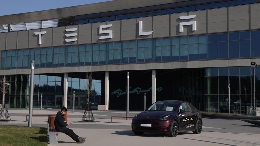 Tesla: Tesla und IG Metall schließen Vergleich vor Gericht | DIE ZEIT