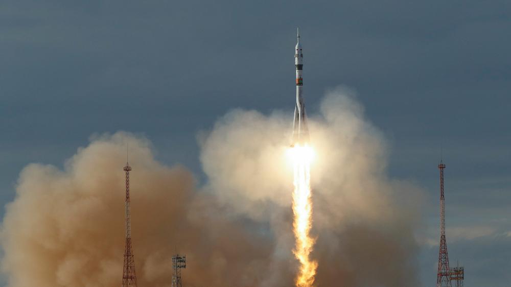 Raumfahrt: Russische Rakete mit drei ISS-Astronauten erfolgreich ...