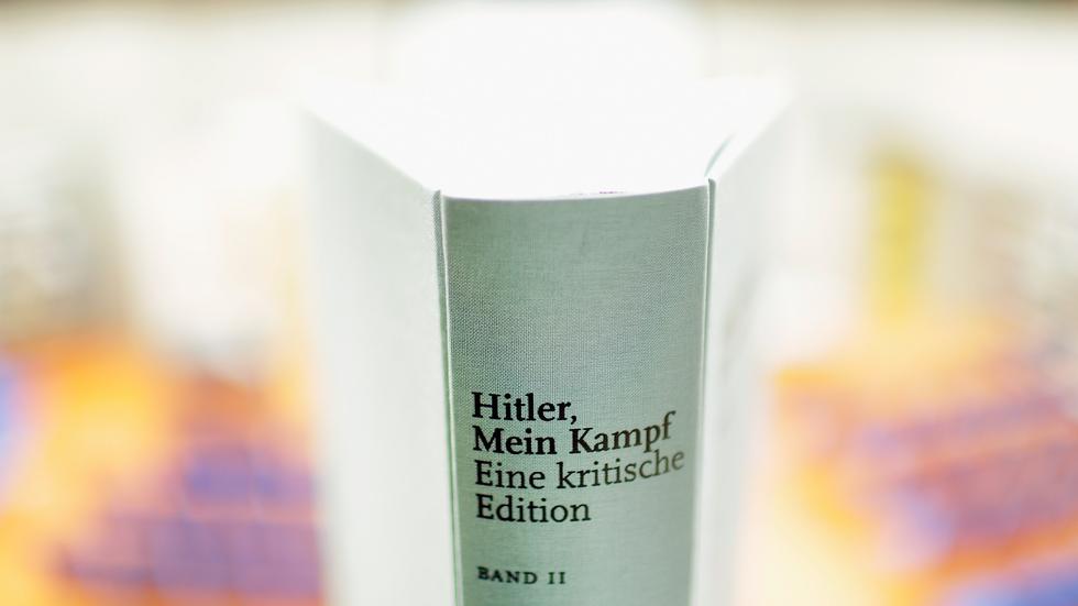 Adolf Hitler: "Mein Kampf" ist wieder Bestseller | ZEIT ONLINE