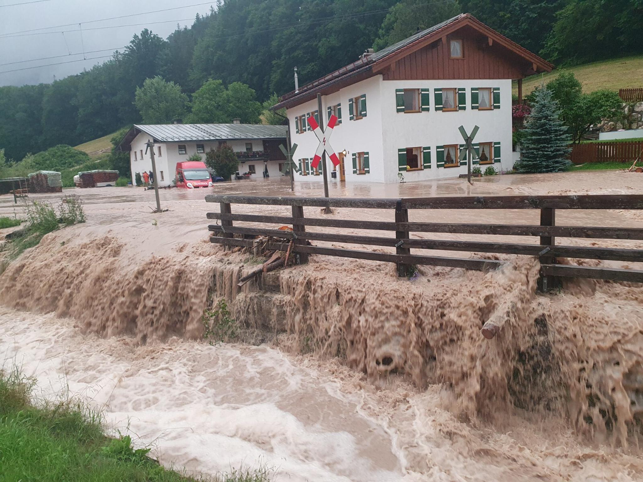 Hochwasser in Deutschland: Bilder der Zerstörung und der Solidarität ...