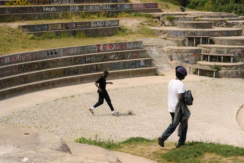 Görlitzer Park: »Die sind nicht mal an den Füßen gefesselt« | ZEITmagazin