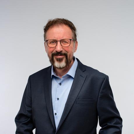 Spielen mit Kindern: "Oft helfen Eltern ihren Kindern zu schnell ...