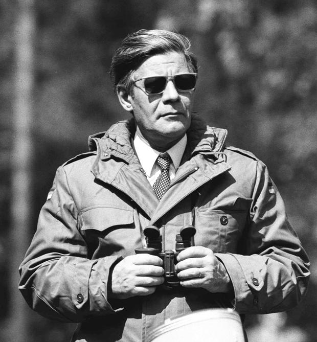 Helmut Schmidt: Am Beispiel der Strickjacke | ZEITmagazin