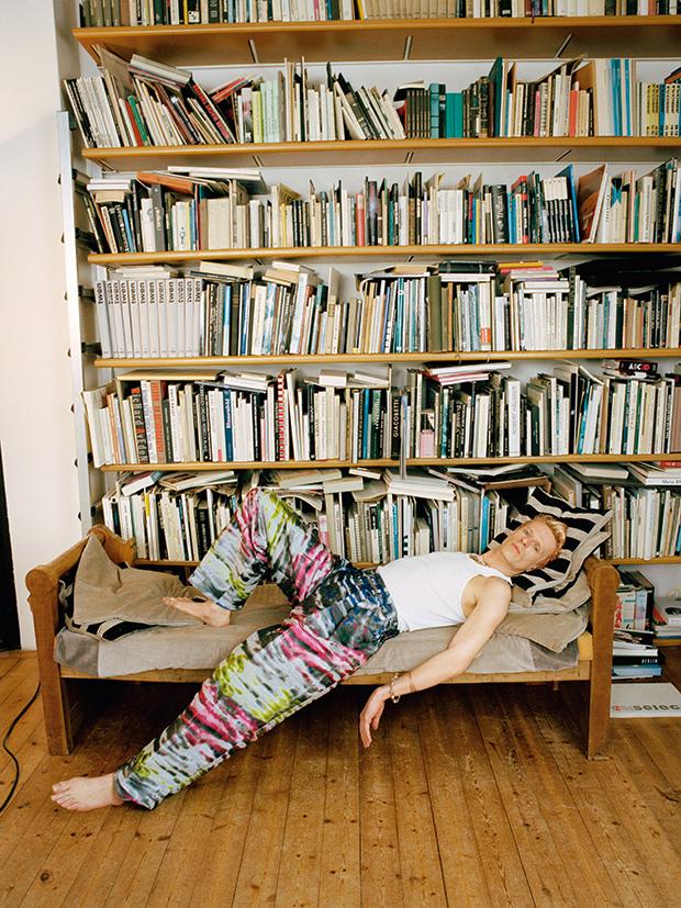 Alexander Scheer: "Du spielst den Text nicht, der Text spielt dich ...