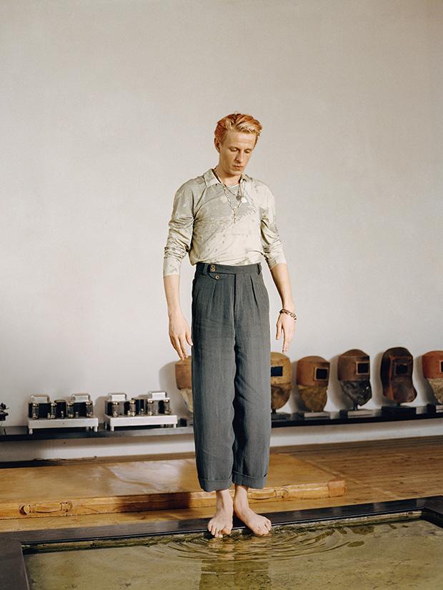 Alexander Scheer: "Du spielst den Text nicht, der Text spielt dich ...