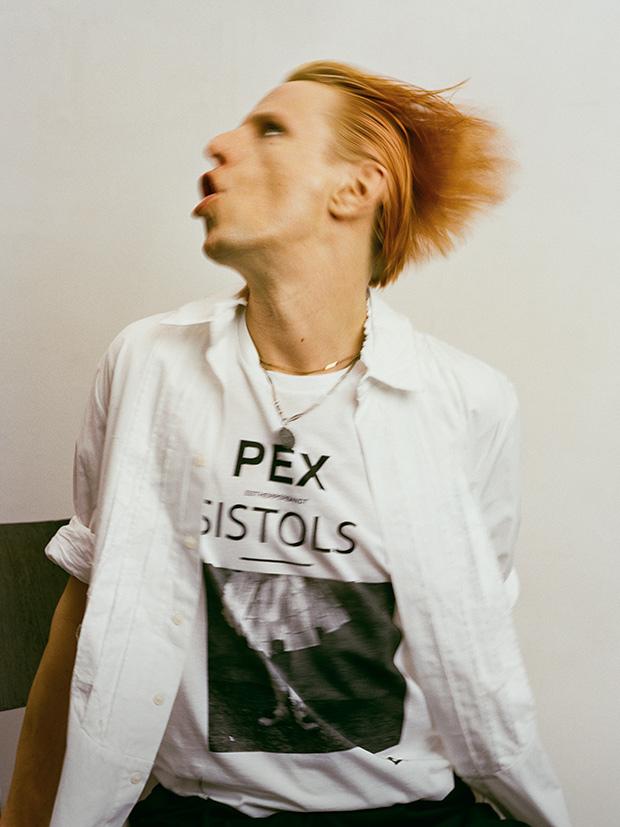 Alexander Scheer: "Du spielst den Text nicht, der Text spielt dich ...