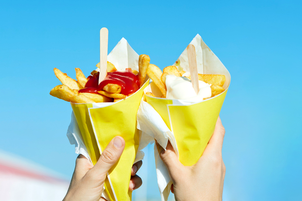 Pommes im Schwimmbad: Ein Königreich für eine Freibad-Fritte | ZEITmagazin