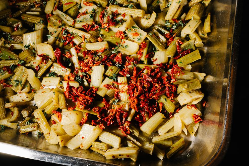 Cardy mit Sardelle und Mayonnaise: Stängel, die piksen, schmecken gut ...